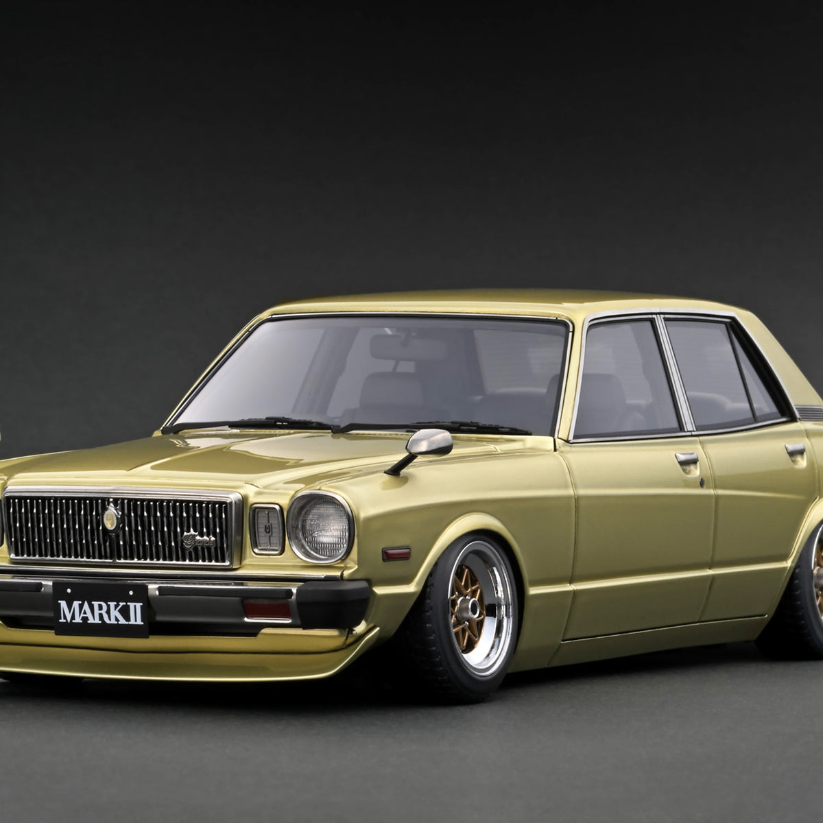 Ignition Model 1:18 Toyota Mark II Sedan Grande (MX41) in Gold – Model Cars Houston